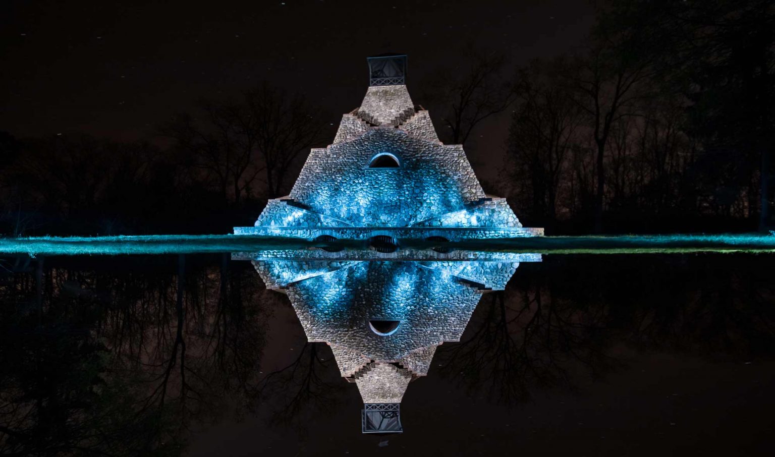 Stunning Light Painting Architecture